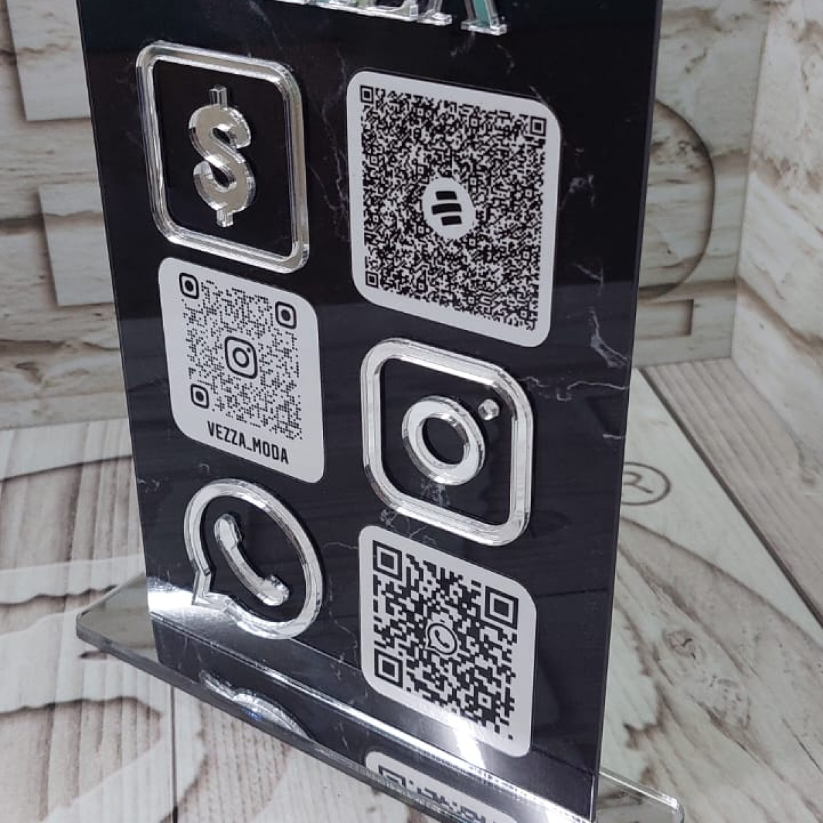 Codigos QR en acrilico - 3D Diseño
