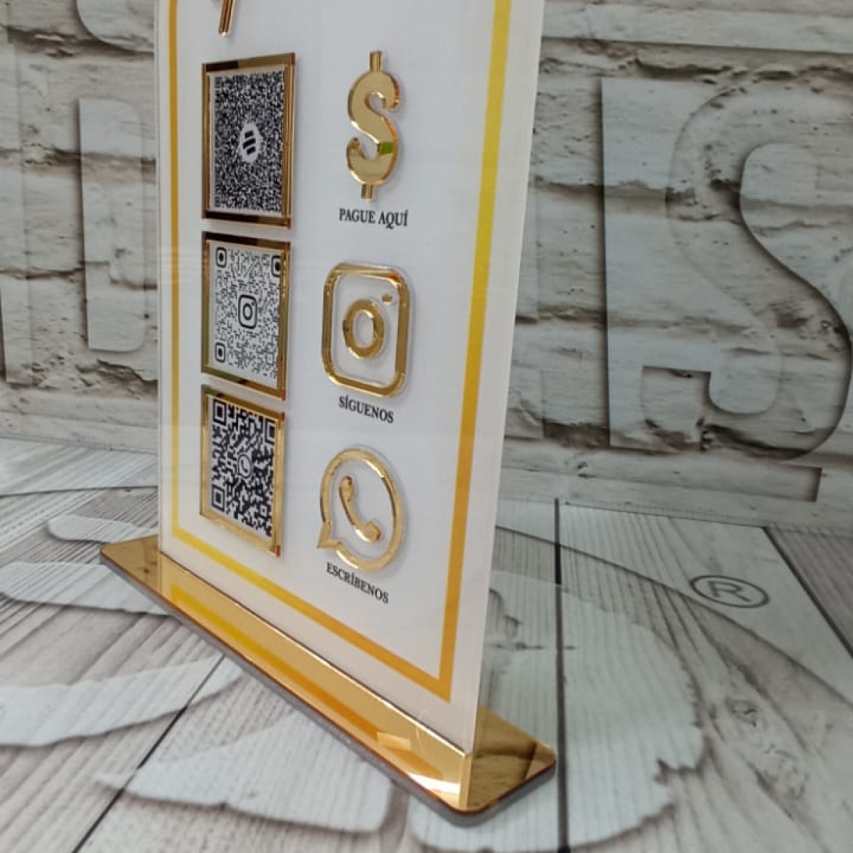 Codigos QR en acrilico - 3D Diseño