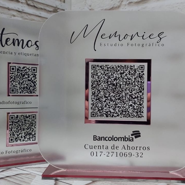Codigos QR en acrilico - 3D Diseño