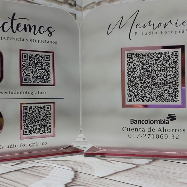 Codigos QR en acrilico - 3D Diseño