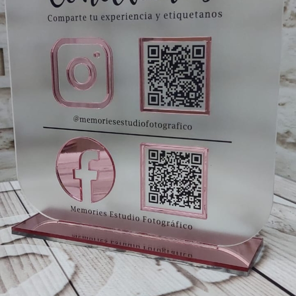 Codigos QR en acrilico - 3D Diseño